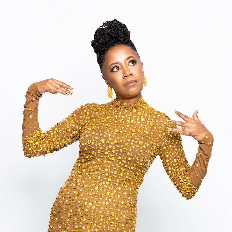 Debórah Bond Gets Into The Groove Of ‘Amber Dust’ | SoulBounce